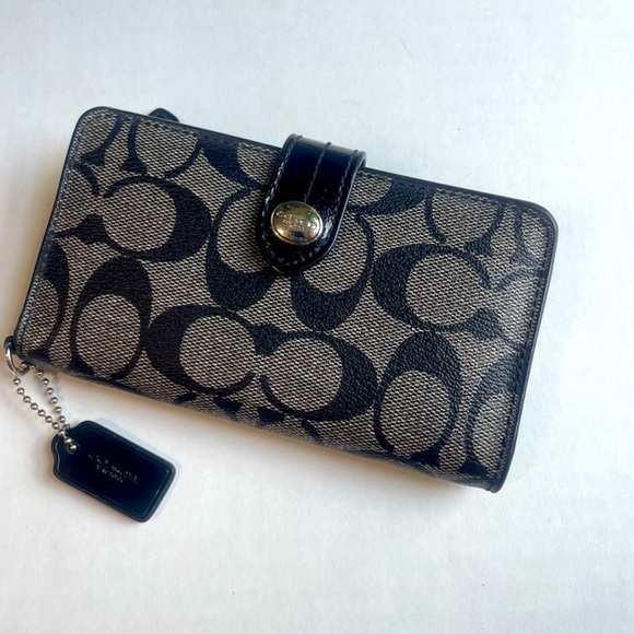 Coach | Bags | Coach Peyton Wallet Euc | Poshmark